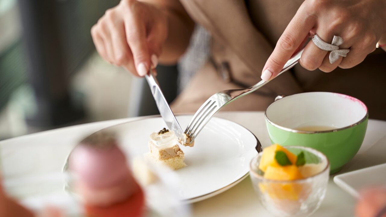 Spoon and Fork Etiquette: From Clumsy to Classy - Spoon Wiki